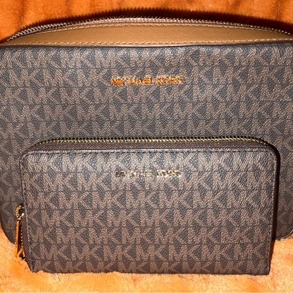 Michael Kors | Bags | Mk Jet Set Large Flat Multifunction Phone Case ...